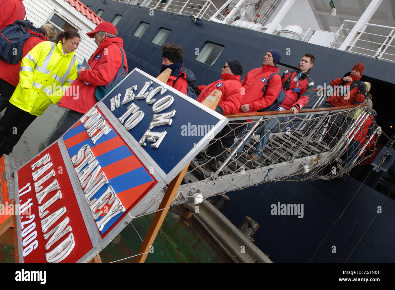 Disembarking Ship Stock Photos & Disembarking Ship Stock Images - Alamy