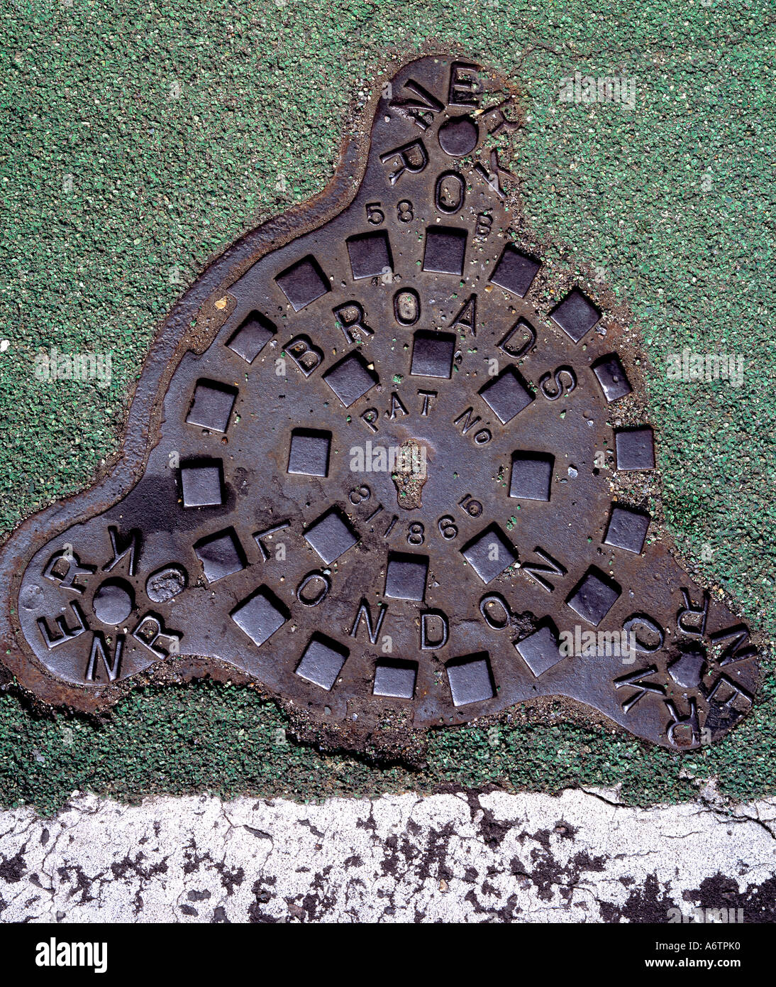 Unusual manhole cover hi-res stock photography and images - Alamy