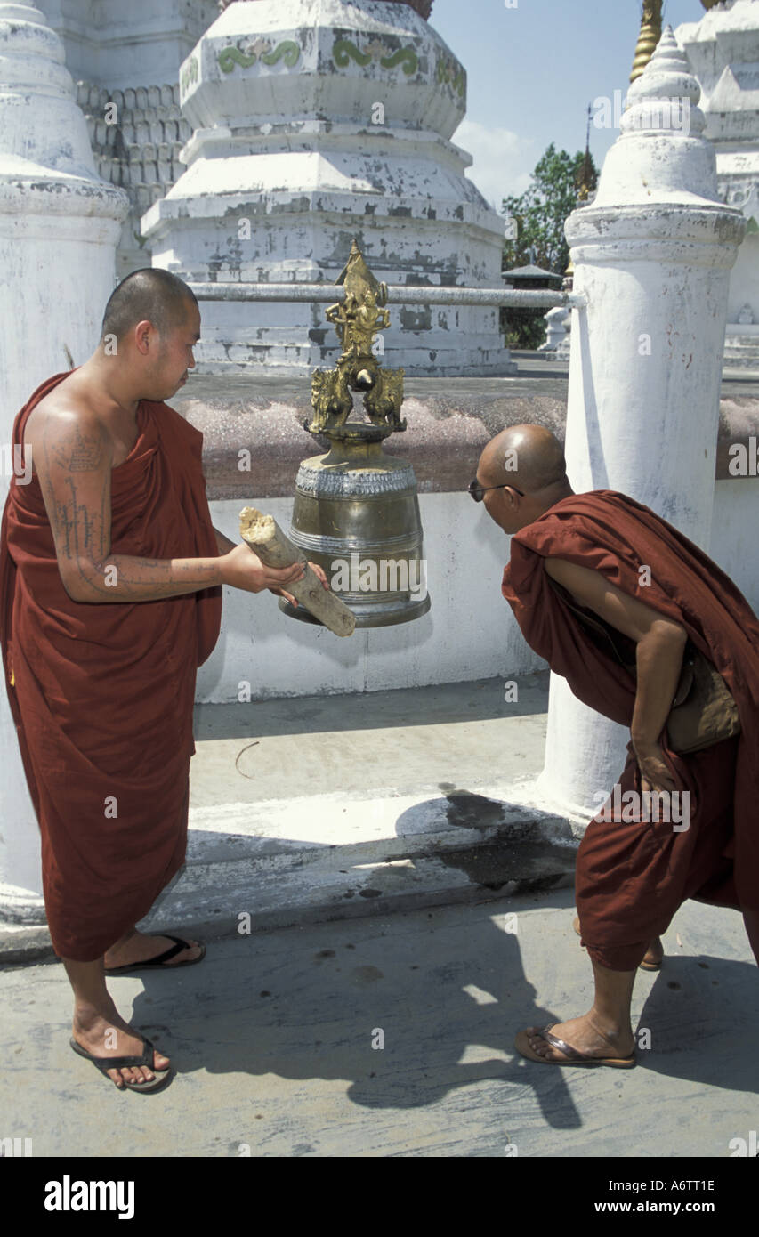 China, Yunnan Province, Dehong Region, Ruili city. Buddhist monks ring ...