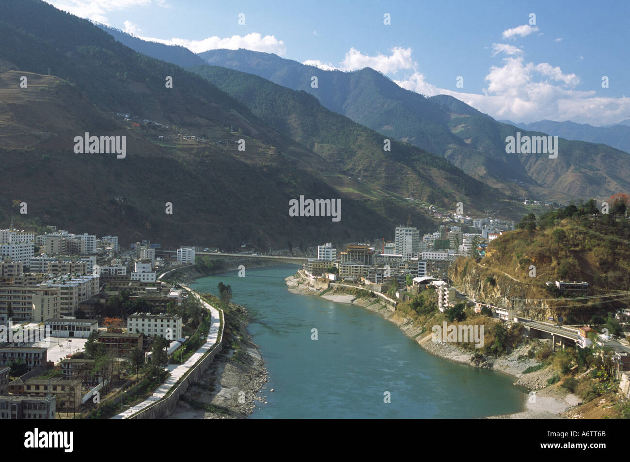 China, Yunnan, Nujiang Prefecture, Liuku. Nujiang River flows thru ...