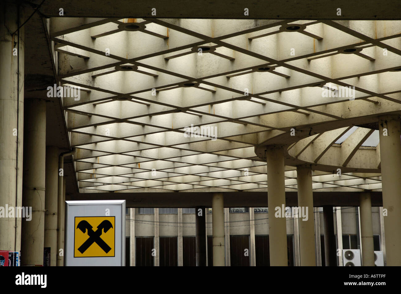 Roofing logos hi-res stock photography and images - Alamy