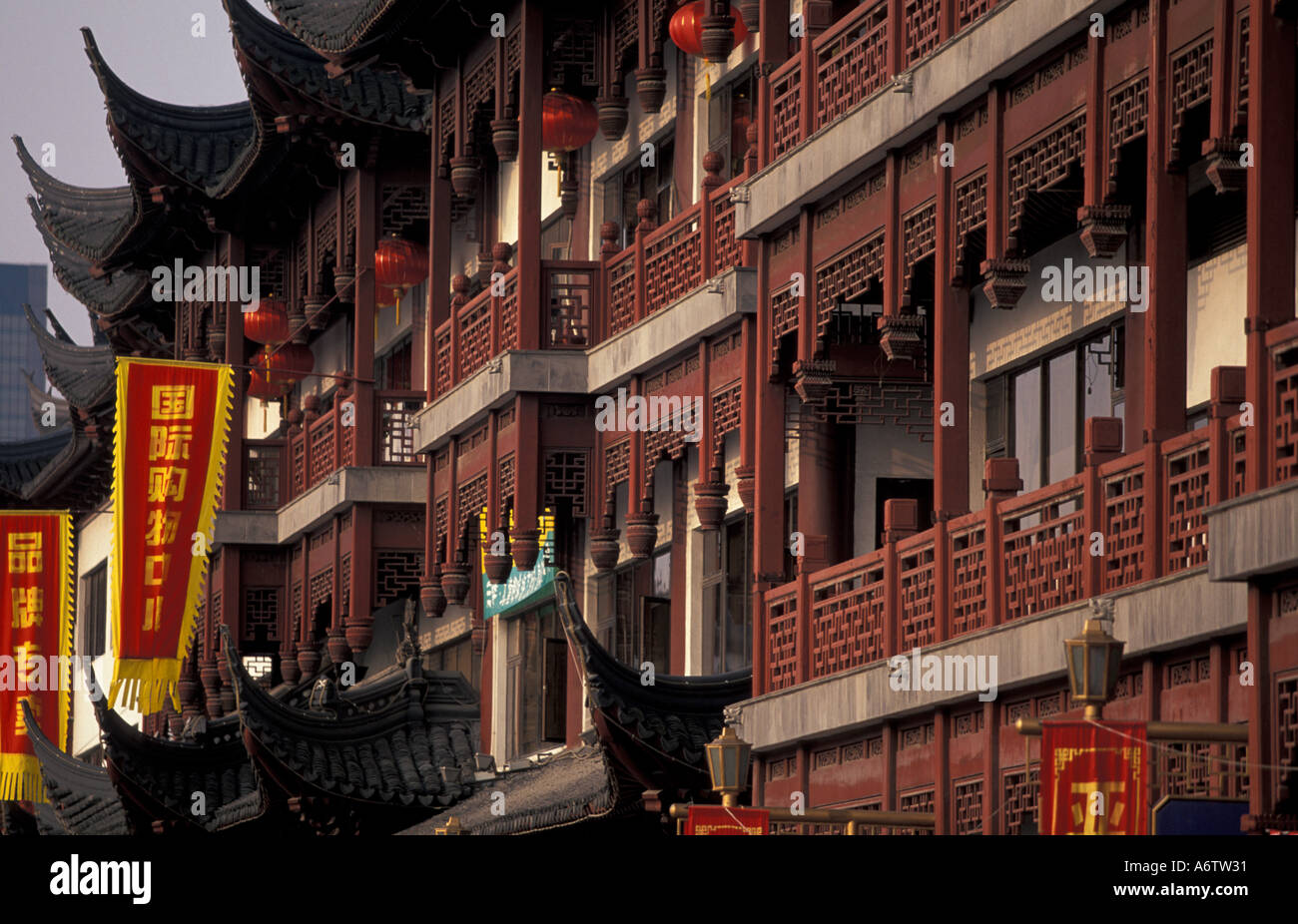 Yuyuan garden bazaar buildings hi-res stock photography and images - Alamy