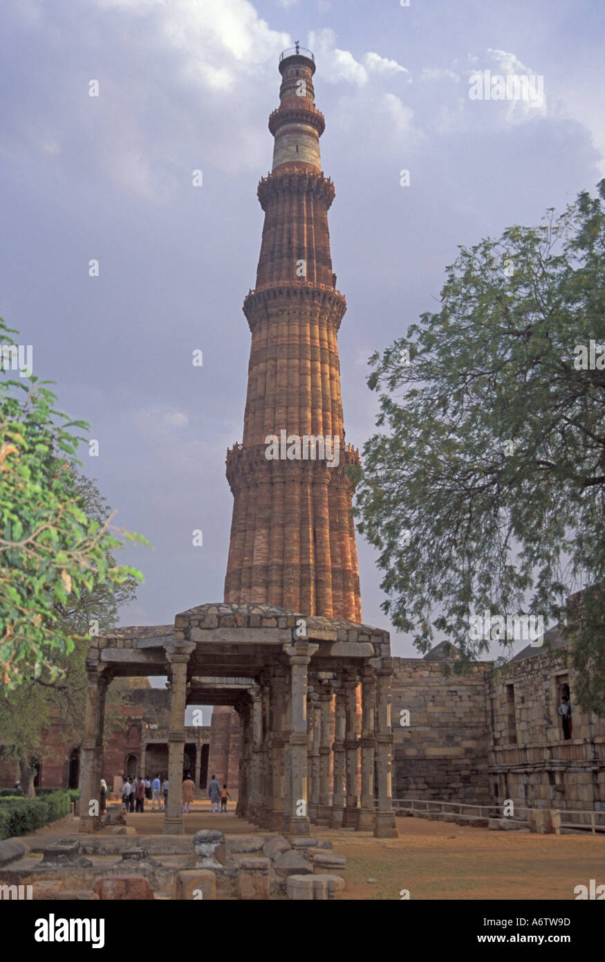 Qtab minar hi-res stock photography and images - Alamy