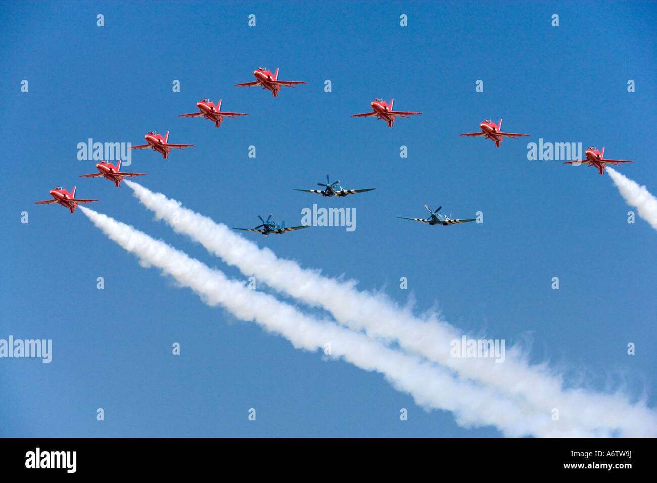 Three red arrows in formation hi-res stock photography and images - Alamy