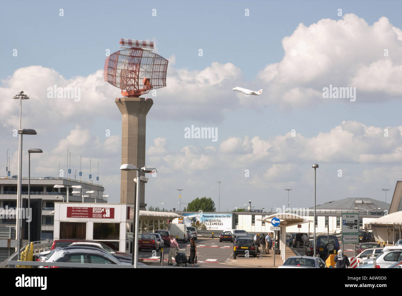 Car park heathrow airport terminal hi-res stock photography and images ...
