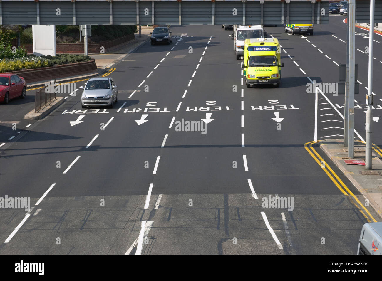 Heathrow airport bus hi-res stock photography and images - Alamy