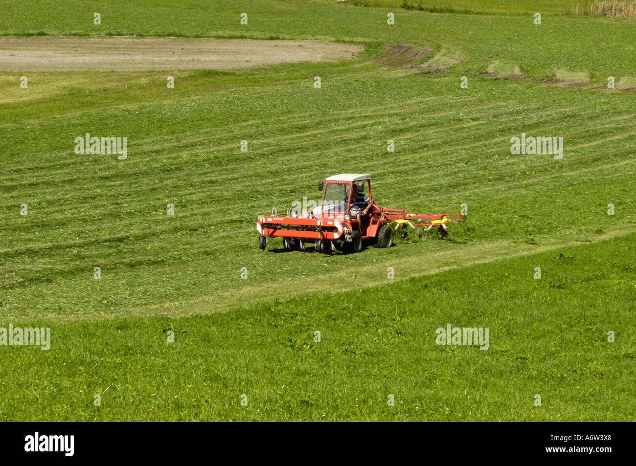 Work in field on tractor hi-res stock photography and images - Alamy