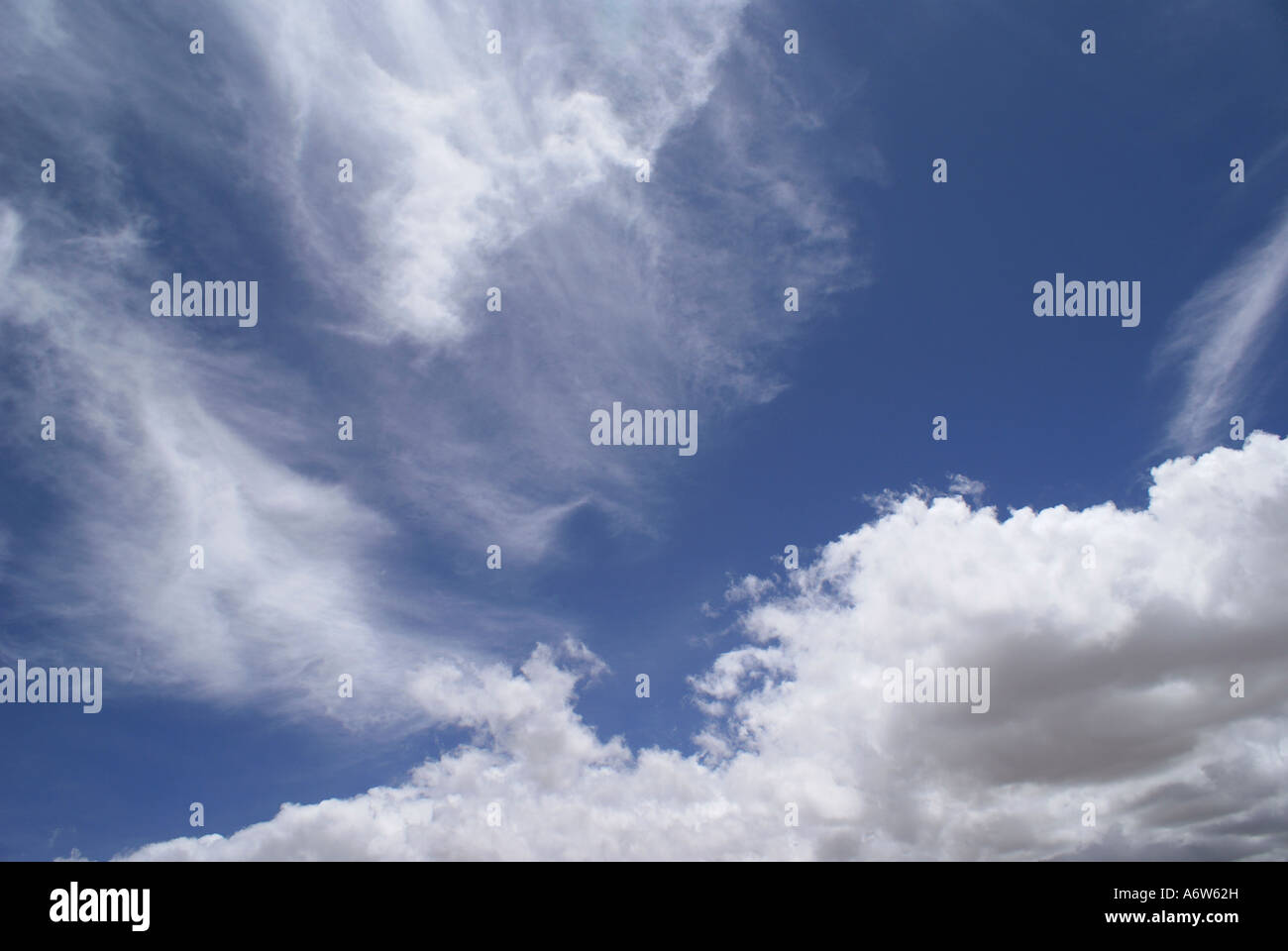 Cirrus cumulus wolken hi-res stock photography and images - Alamy