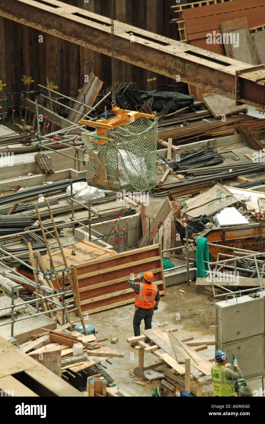 London deep foundations new office hi-res stock photography and images ...