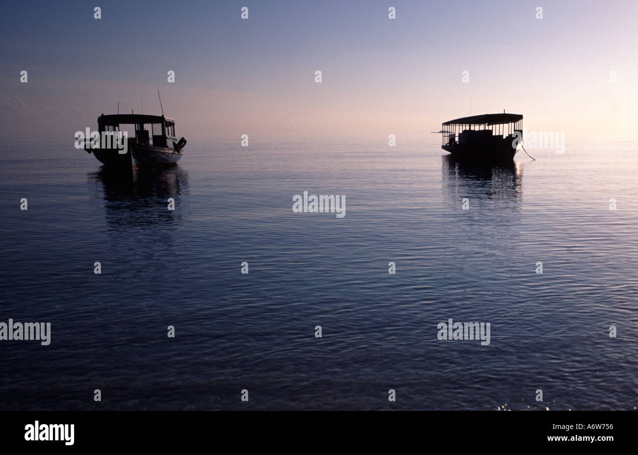Dhoni dive boat hi-res stock photography and images - Alamy