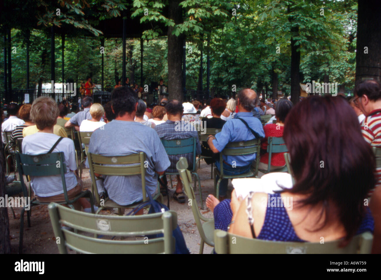 paris entertainment france Stock Photo - Alamy