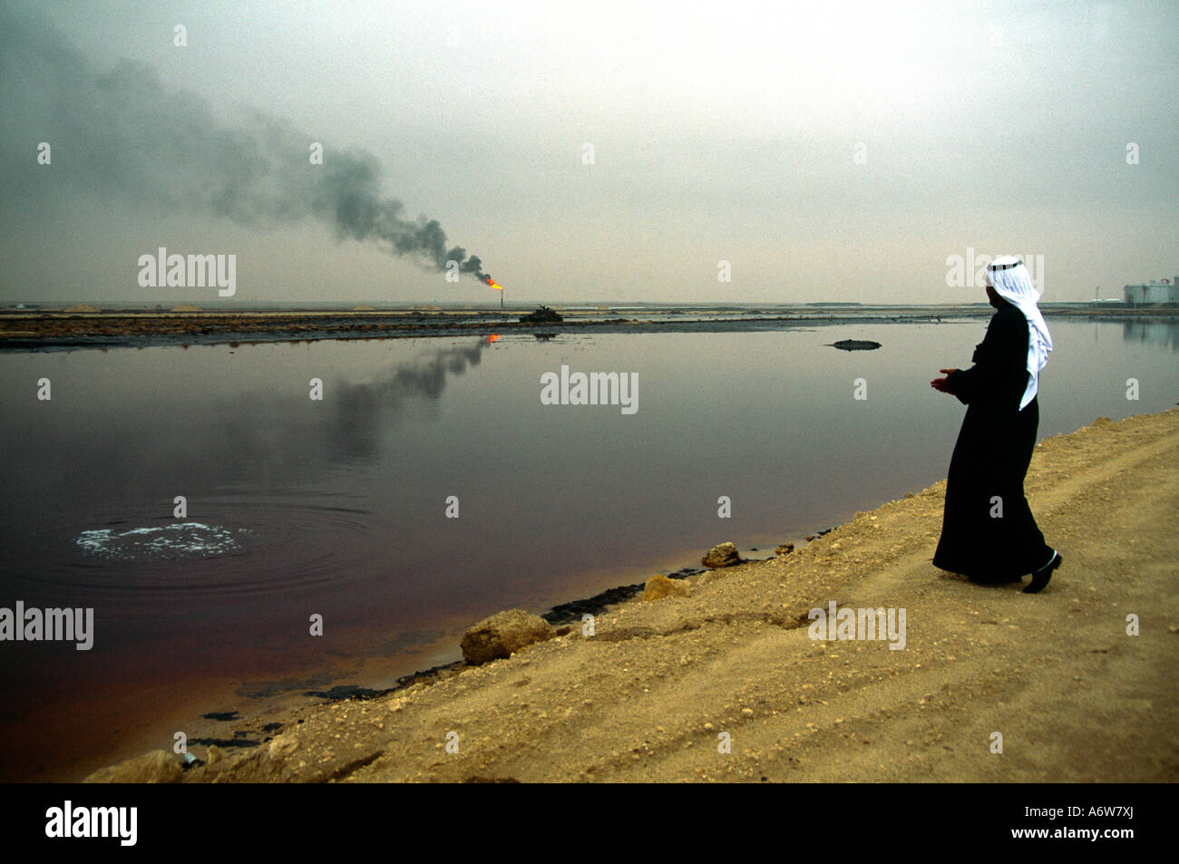 Burgan Oil Field Kuwait Oil Lake And Iraqi Tank And Flare Pollution ...