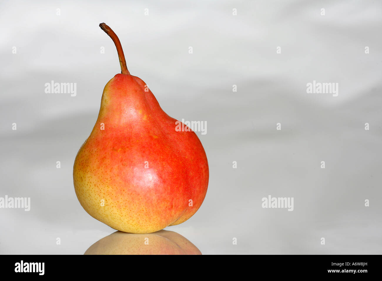Red williams pears hi-res stock photography and images - Alamy