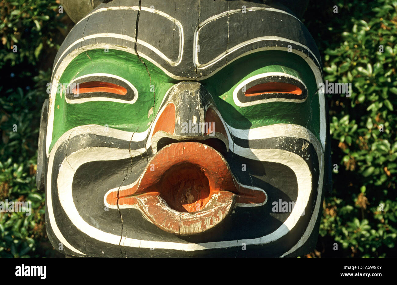 Totemmaske hi-res stock photography and images - Alamy