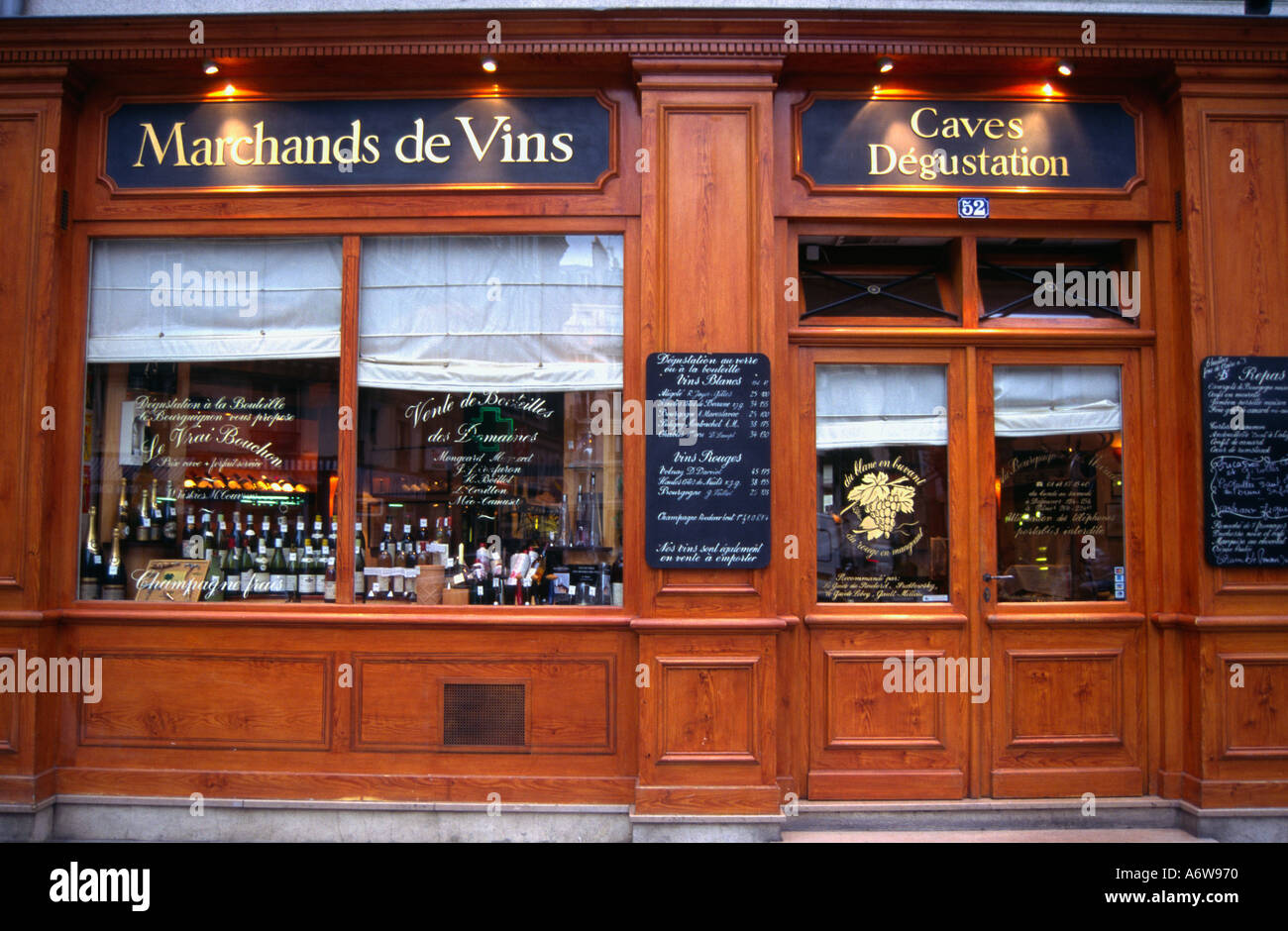 France Paris 4em Marais quarter wooden wine shopwindow Stock Photo - Alamy