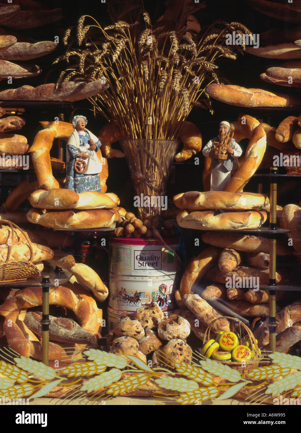 France Paris french breads in bakery windowshop Stock Photo - Alamy