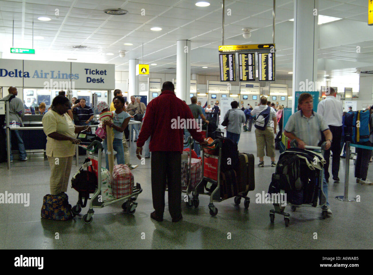 Security check at gatwick airport hi-res stock photography and images ...