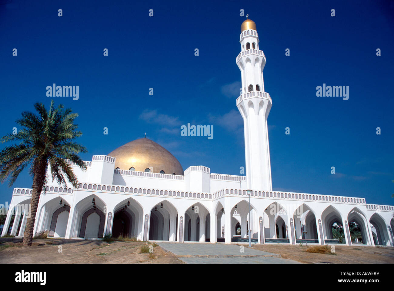 Kuwait City Kuwait New Mosque Stock Photo - Alamy