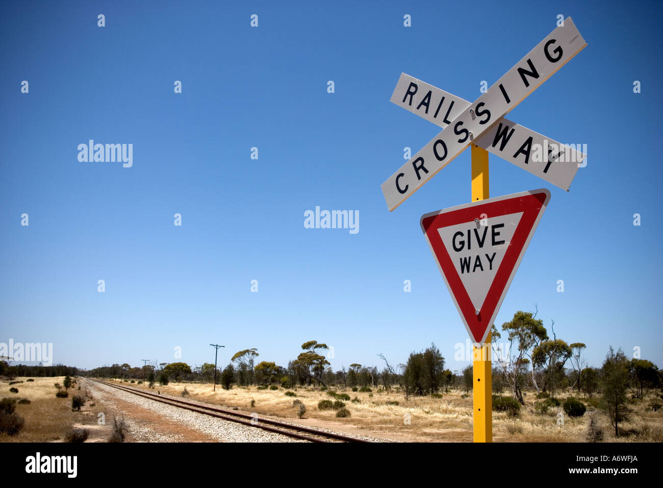 Railway crossing australia hi-res stock photography and images - Alamy