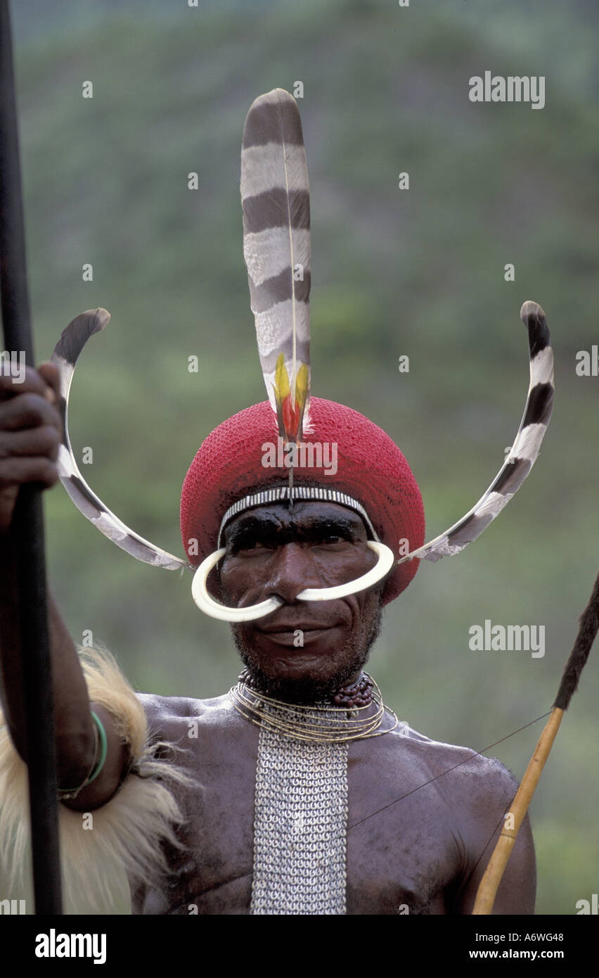 Tribesman headdress face paint hi-res stock photography and images - Alamy