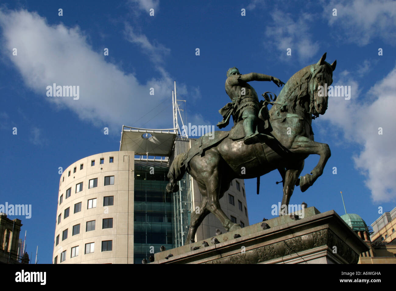 Horse statue leeds hi-res stock photography and images - Alamy