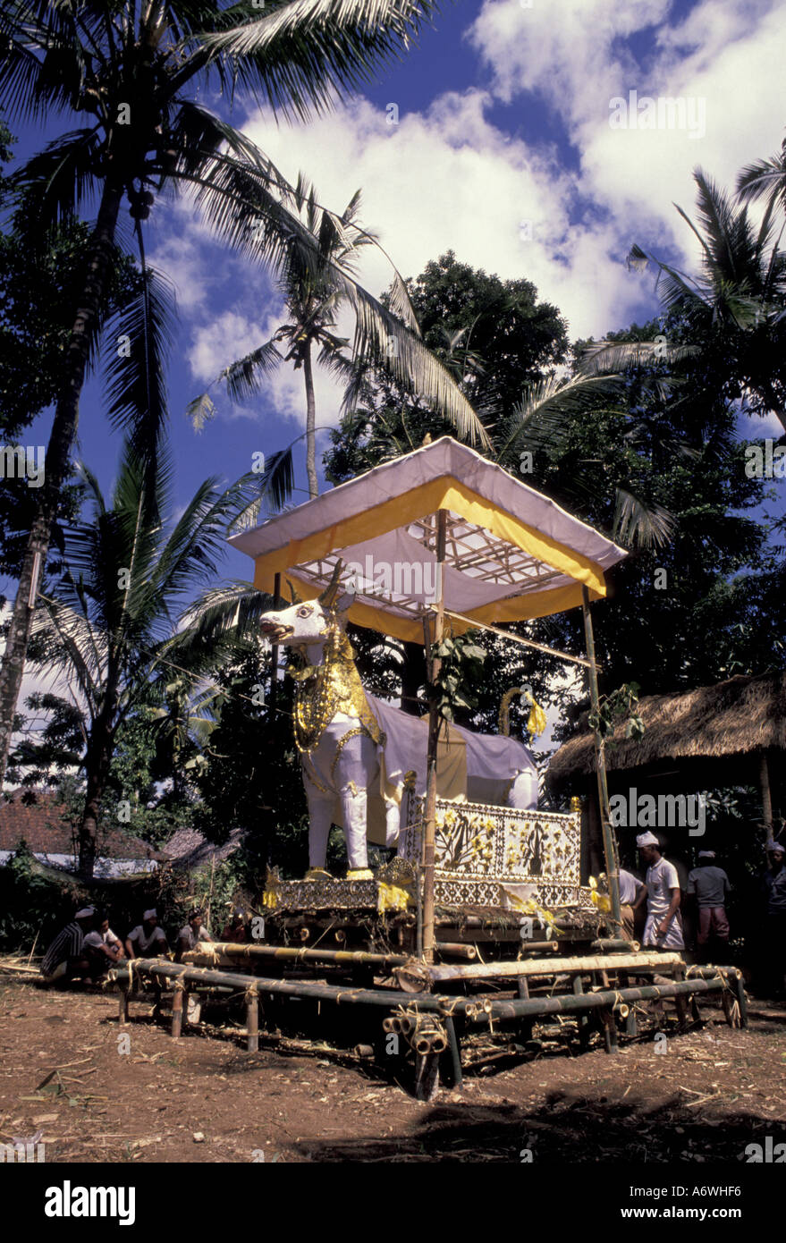 Asia, Indonesia, Bali, Ubud. Traditional Hindu cremation ceremony Stock ...