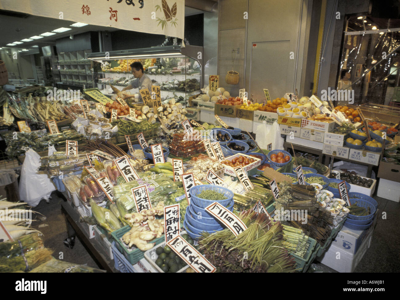 Nishiki market food grocery japan hi-res stock photography and images ...