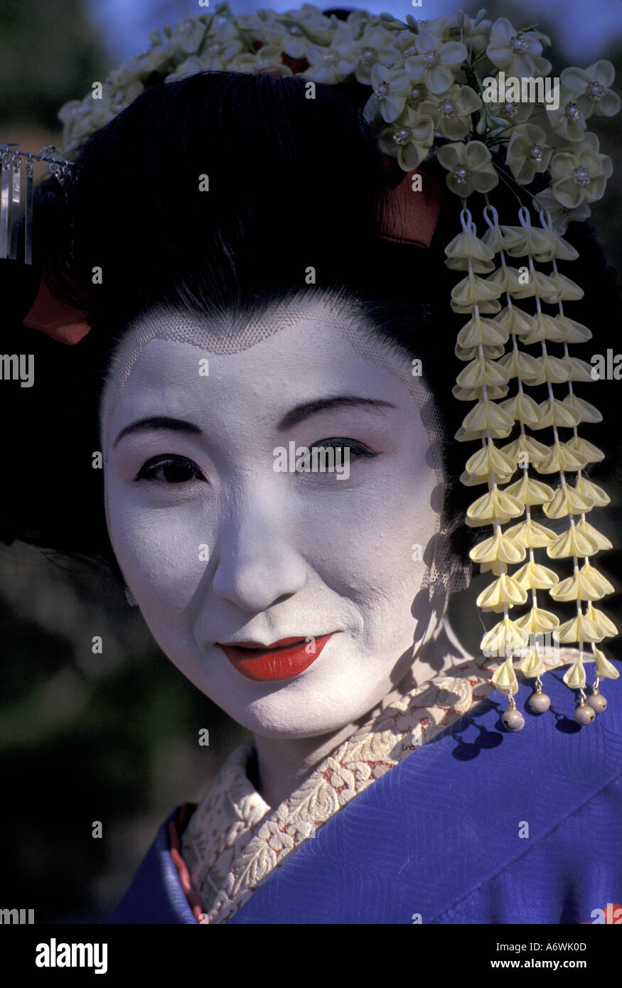 Geisha wig hi-res stock photography and images - Alamy