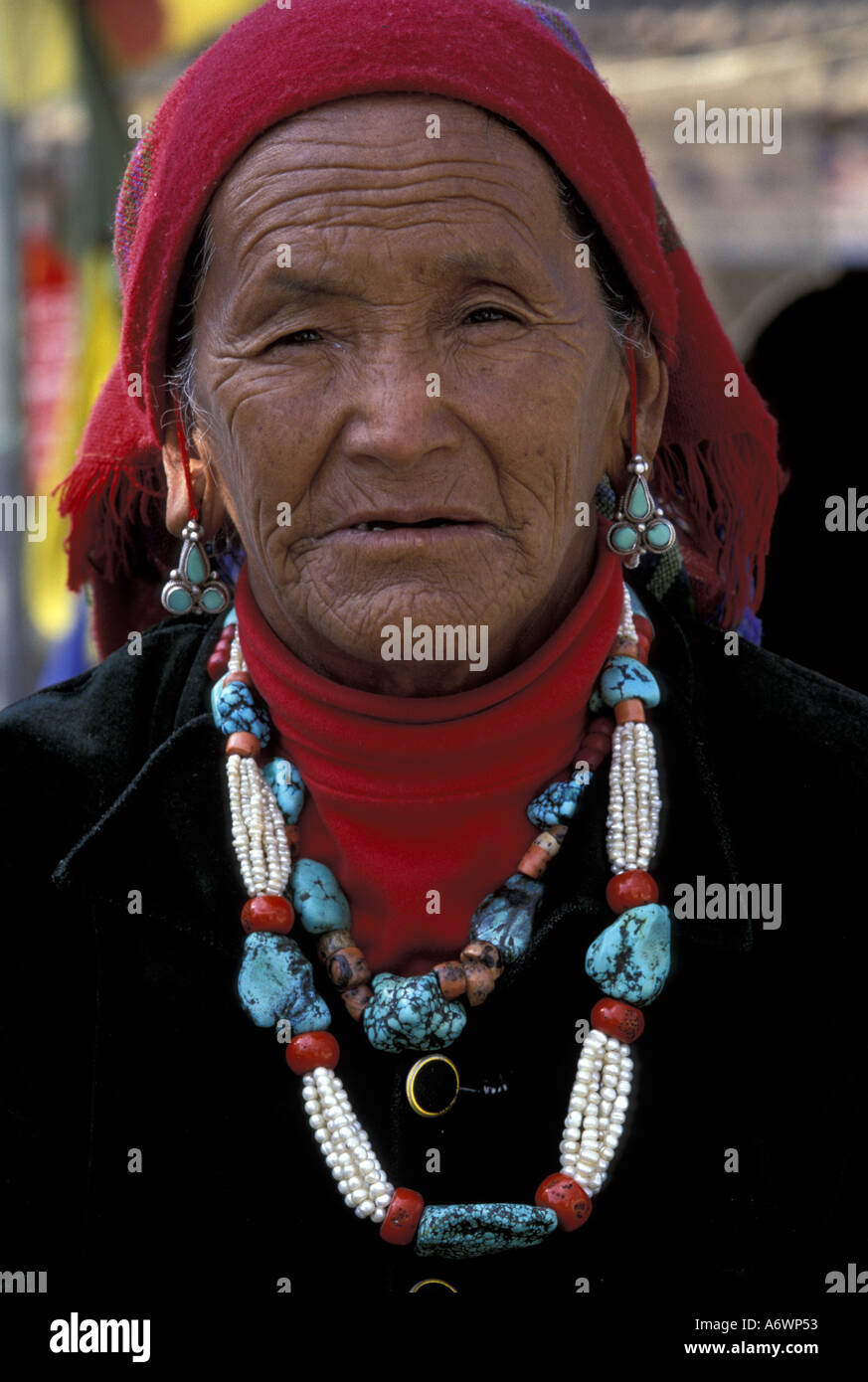 Old tibetan portrait face woman hi-res stock photography and images - Alamy