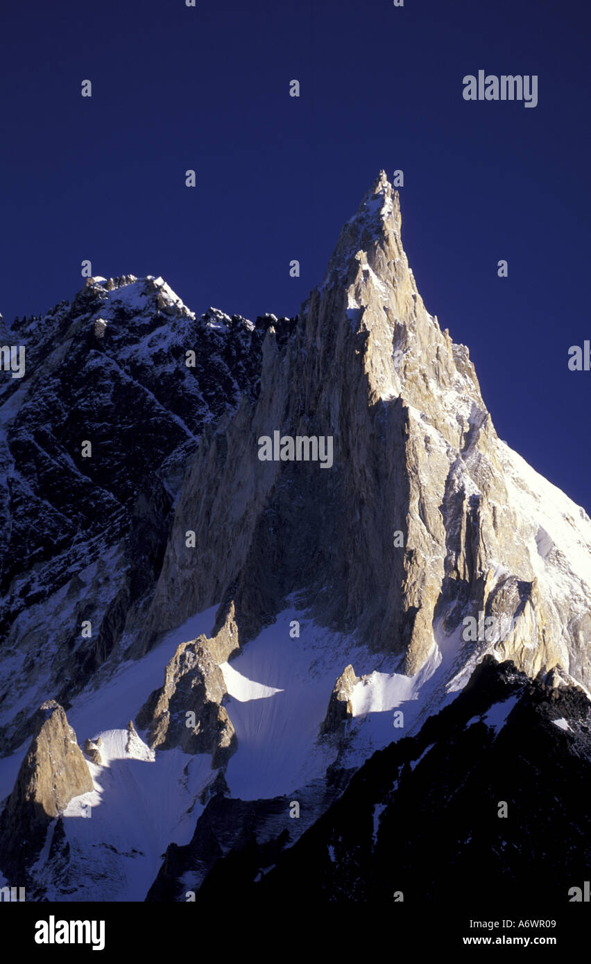 Pakistan baltoro muztagh region peak hi-res stock photography and ...