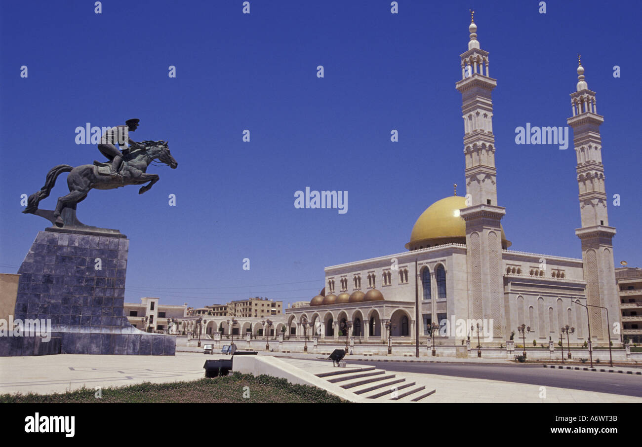 Syria assad statue hi-res stock photography and images - Alamy