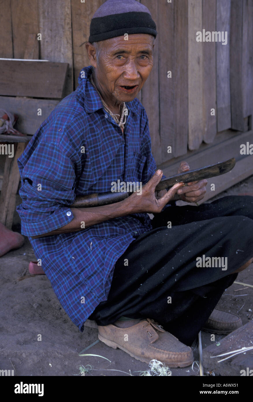 Asia, Thailand, Northern Thailand, Lisu hill tribe man with knife Stock ...