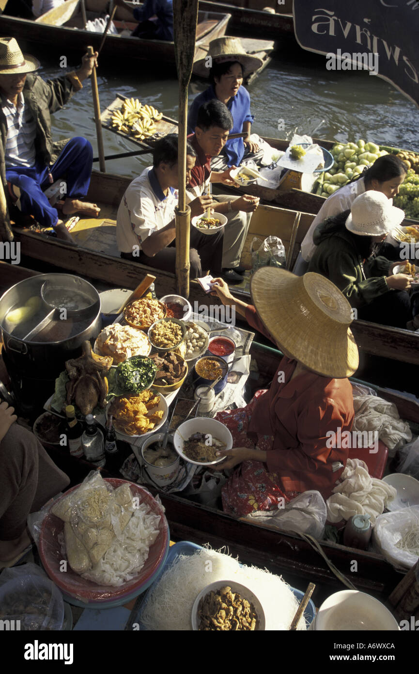 Asia, Thailand, Damnen Saduak. The famous floating market; restaurant ...
