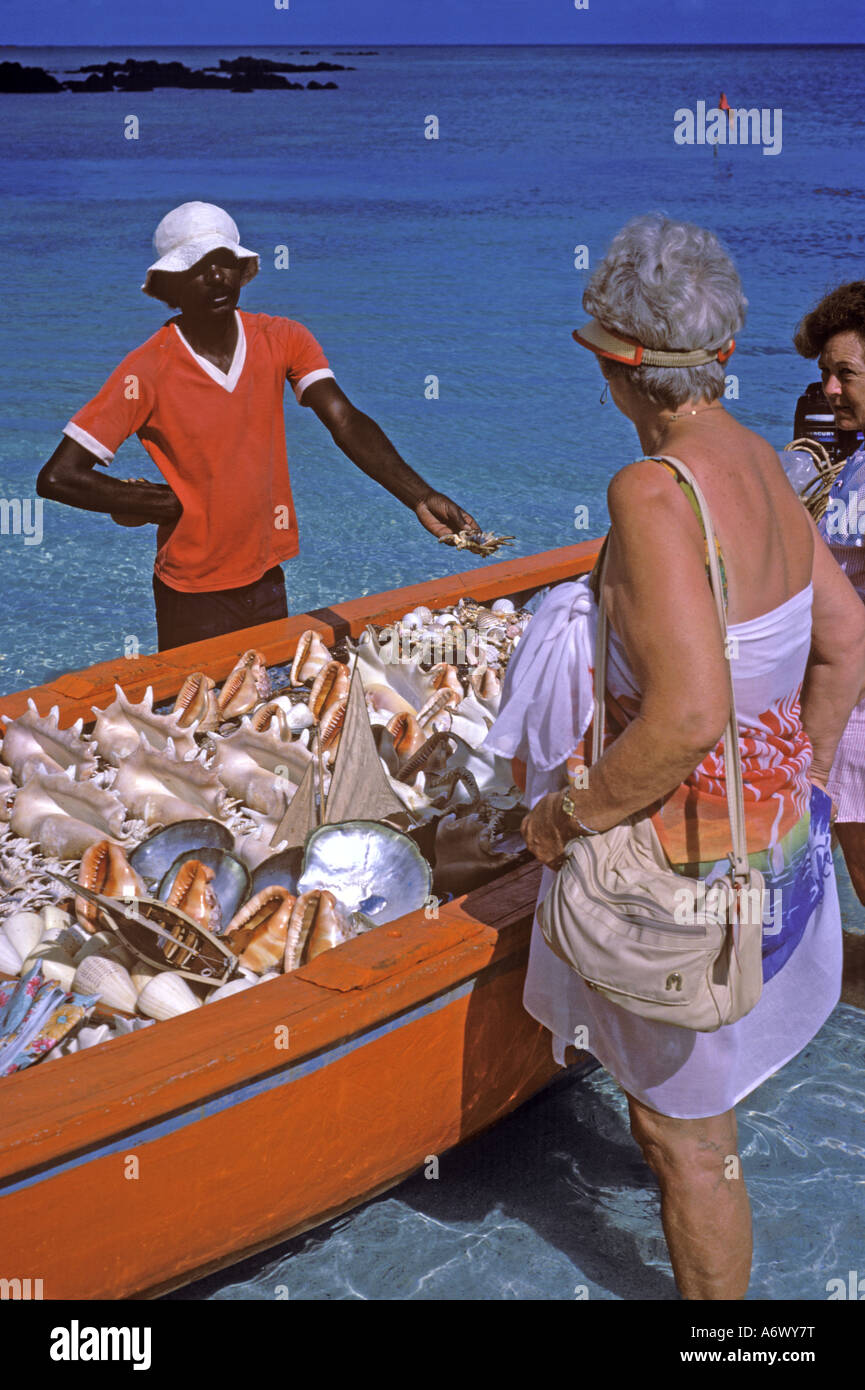 A beach vendor and customers on a Mauritius beach Stock Photo - Alamy
