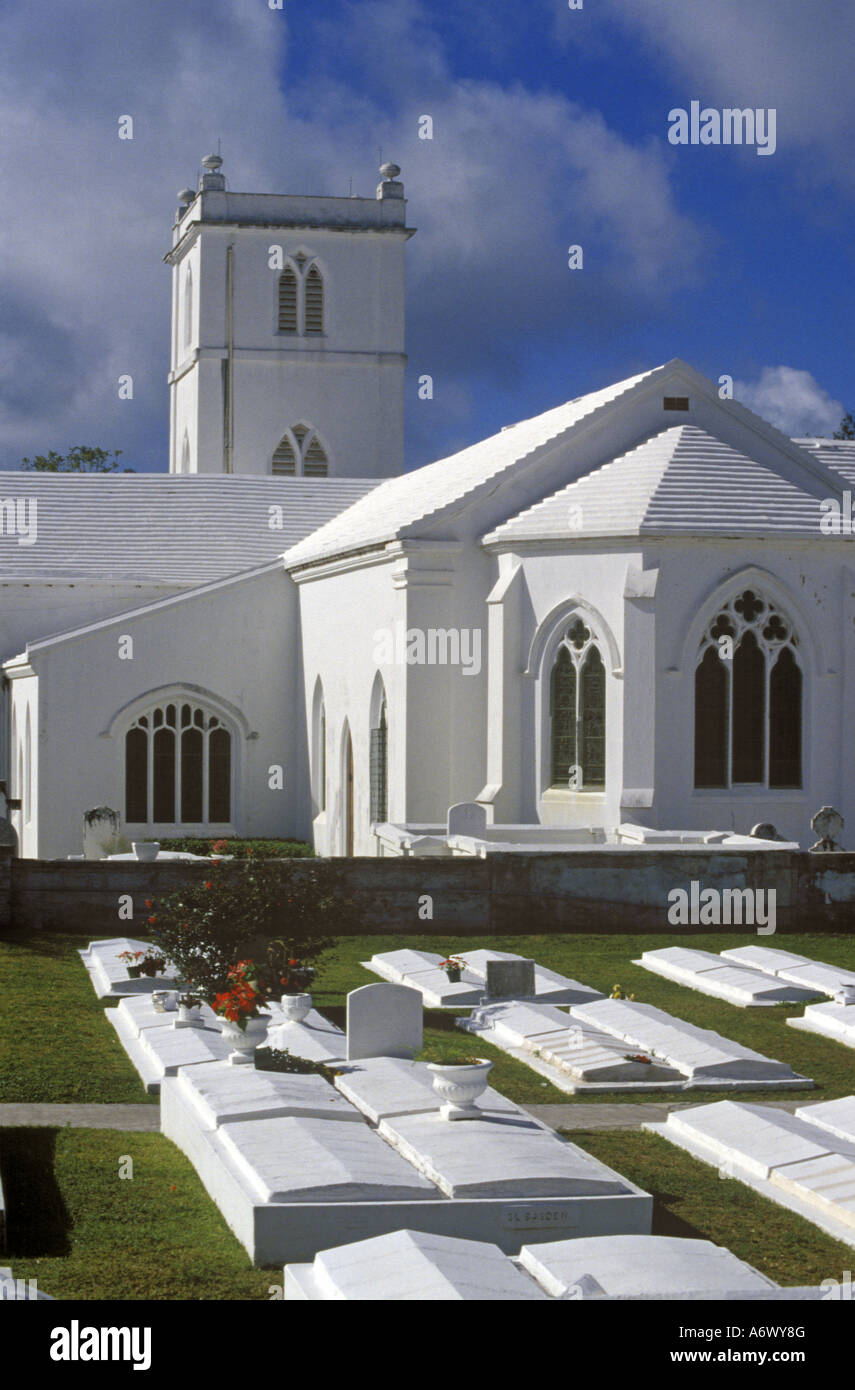 Whitewashed church and graves in Bermuda Stock Photo - Alamy