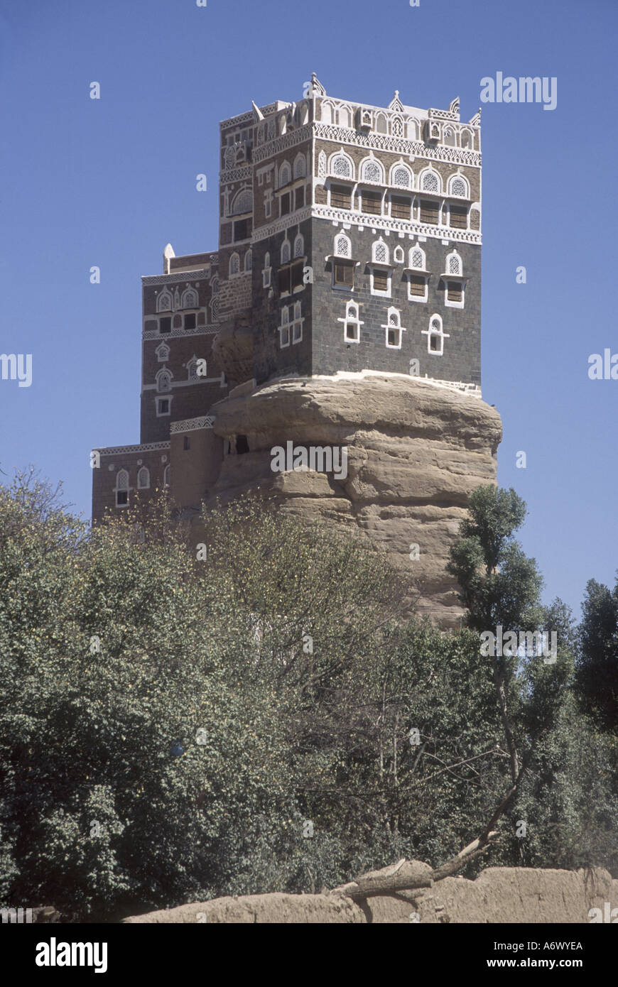 Yemen, Wadi Dhar, Sultan Palace, or rock palace (Dhar Al Hajar Stock ...