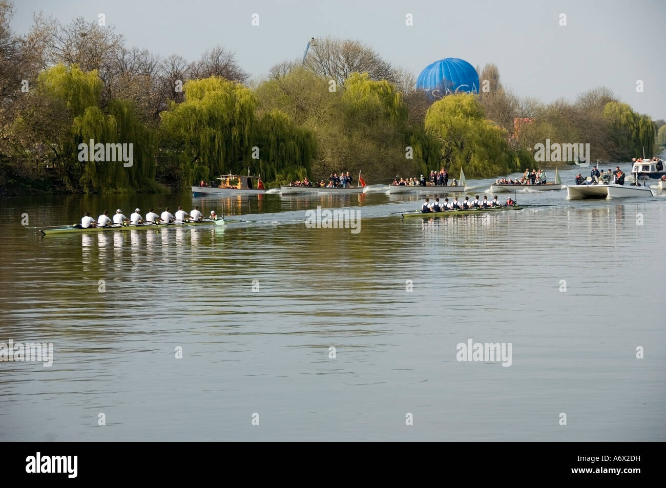 Oxford university rowing teams on hi-res stock photography and images ...