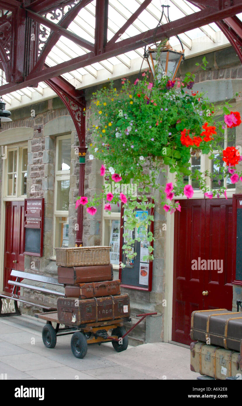 Old fashioned railway station platform Stock Photo - Alamy