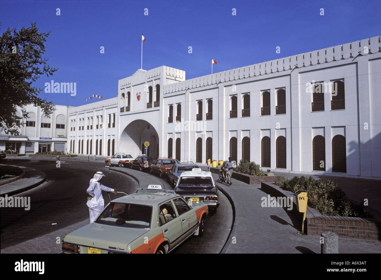 Bahrain government buildings hi-res stock photography and images - Alamy