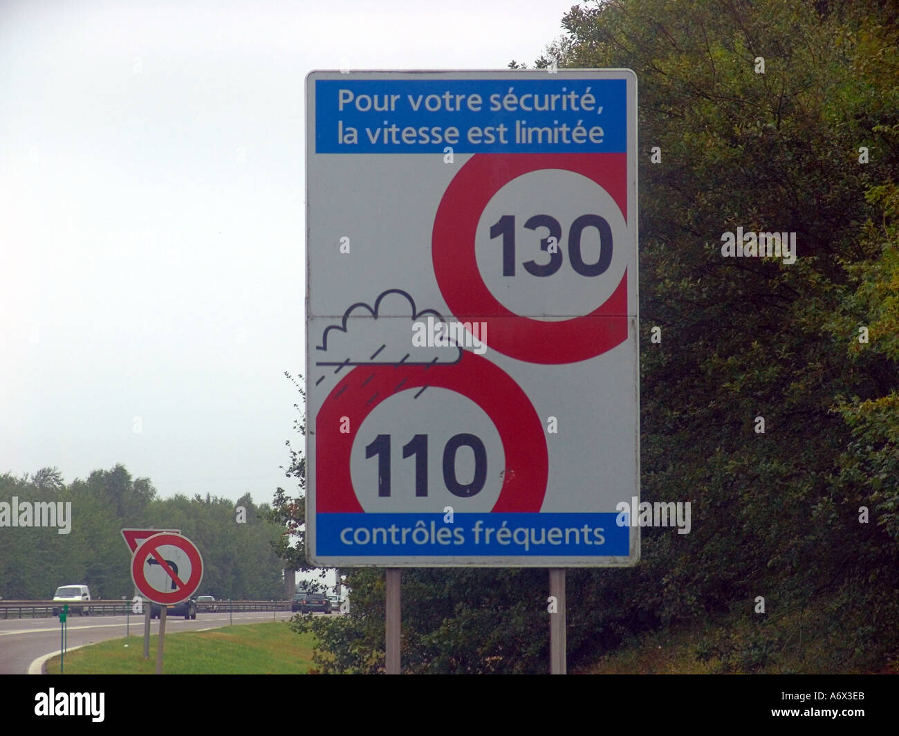 france motorway sign indicating speed limit when wet and dry Stock ...