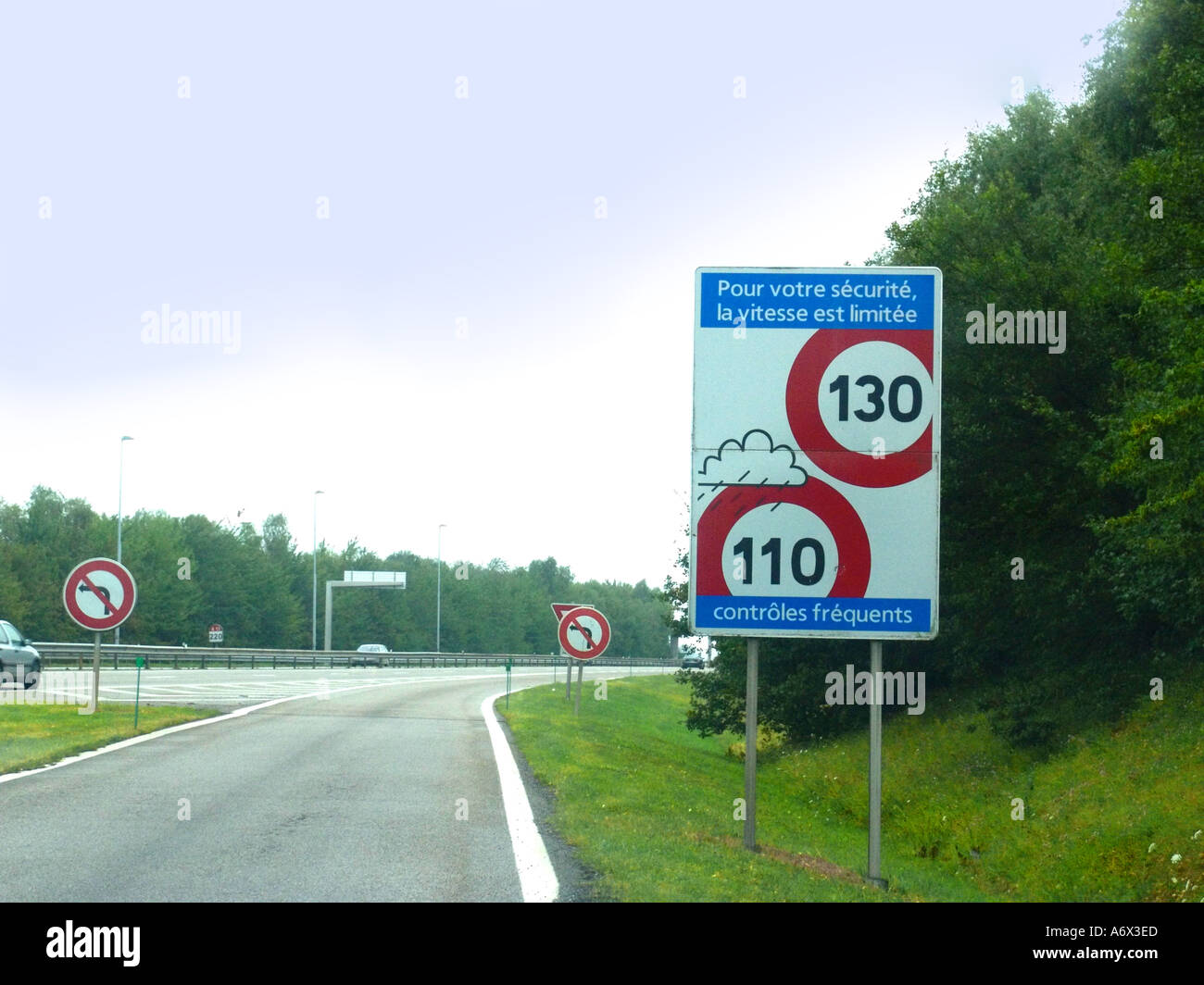 france motorway sign indicating speed limit when wet and dry Stock ...