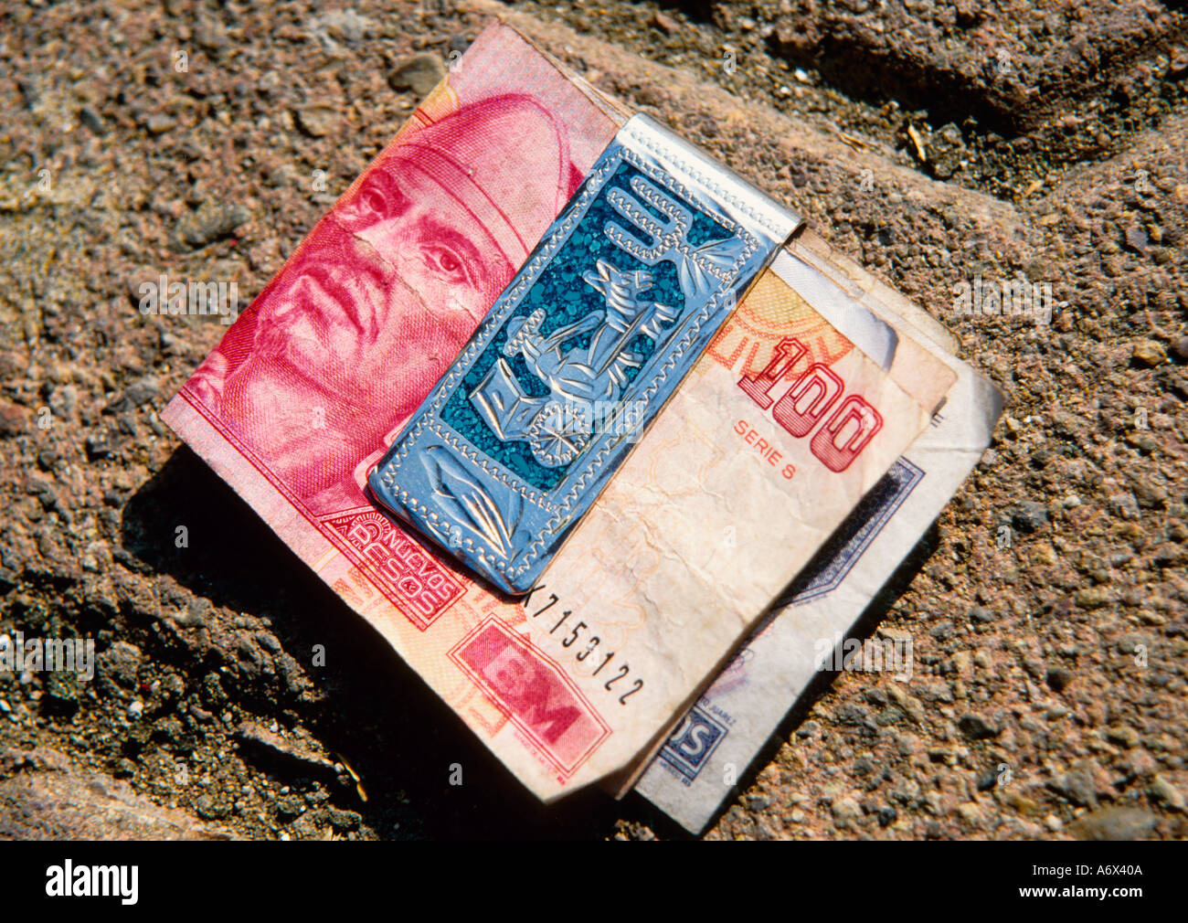 100 pesos mexico hi-res stock photography and images - Alamy