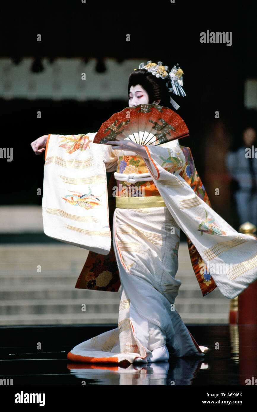 A geisha performs a traditional dance at the Meiji Shrine in Tokyo ...