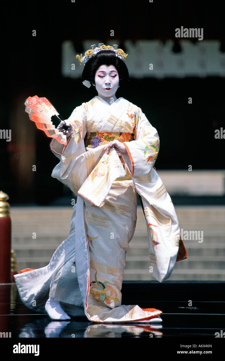 A geisha performs a traditional dance at the Meiji Shrine in Tokyo ...