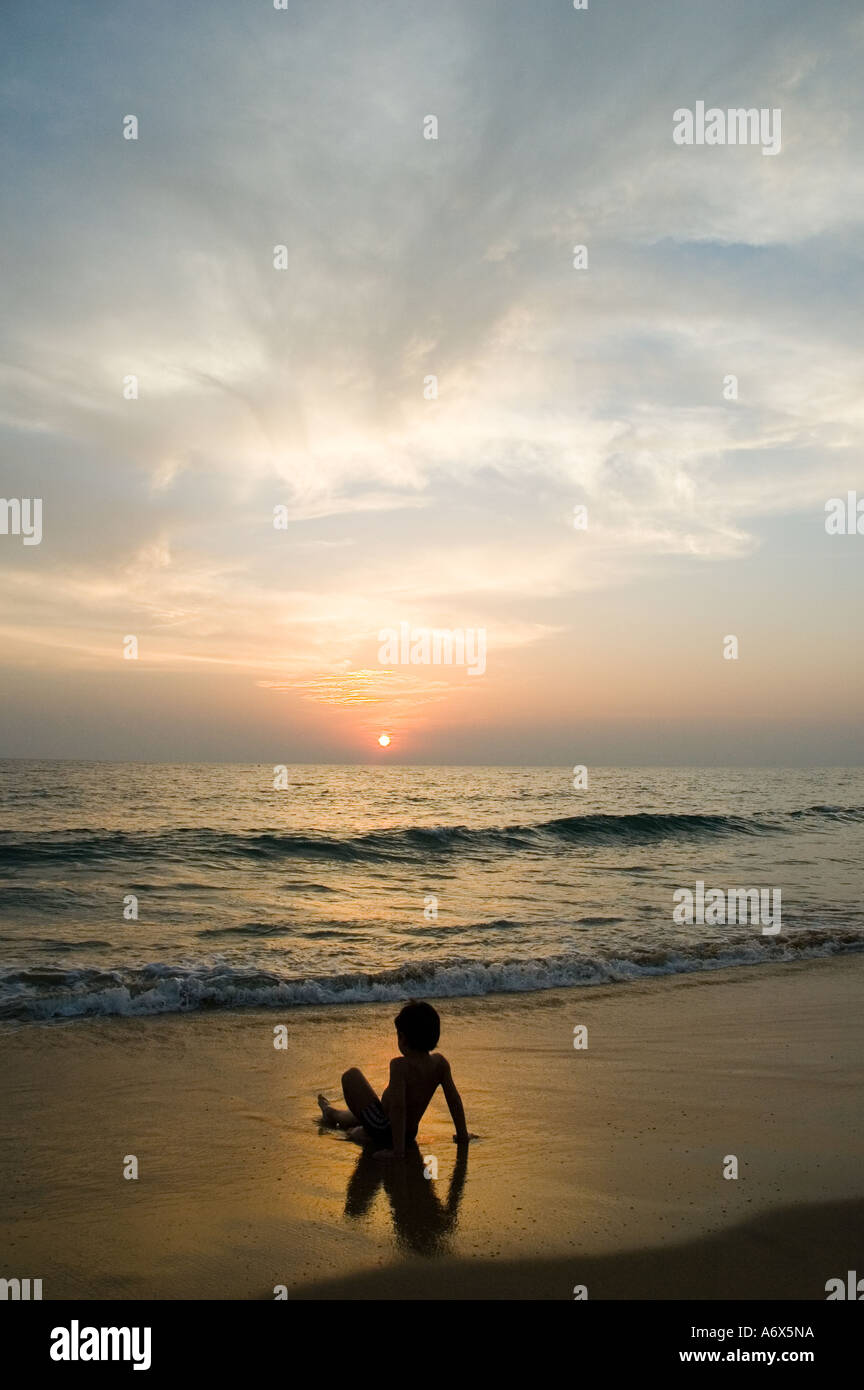 Sit on a beach hi-res stock photography and images - Alamy