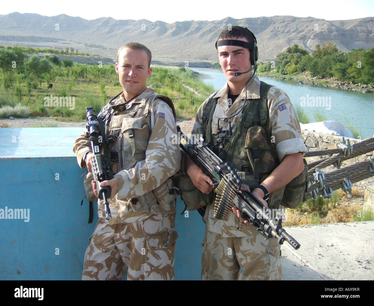 British soldiers on patrol in an Afghan village close to the Pakistan ...