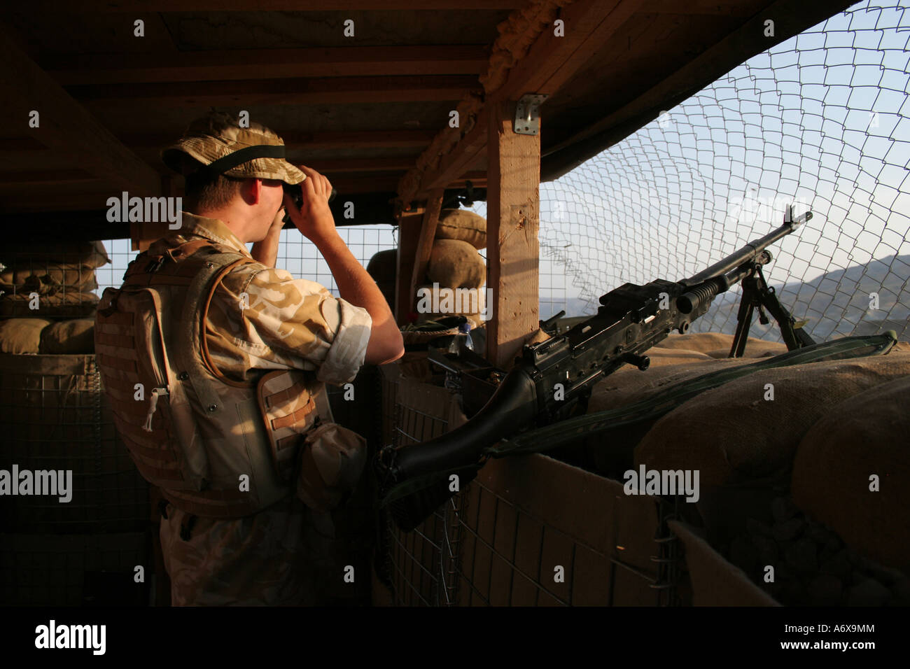British soldier on guard duty at a forward base outside Kabul Stock ...