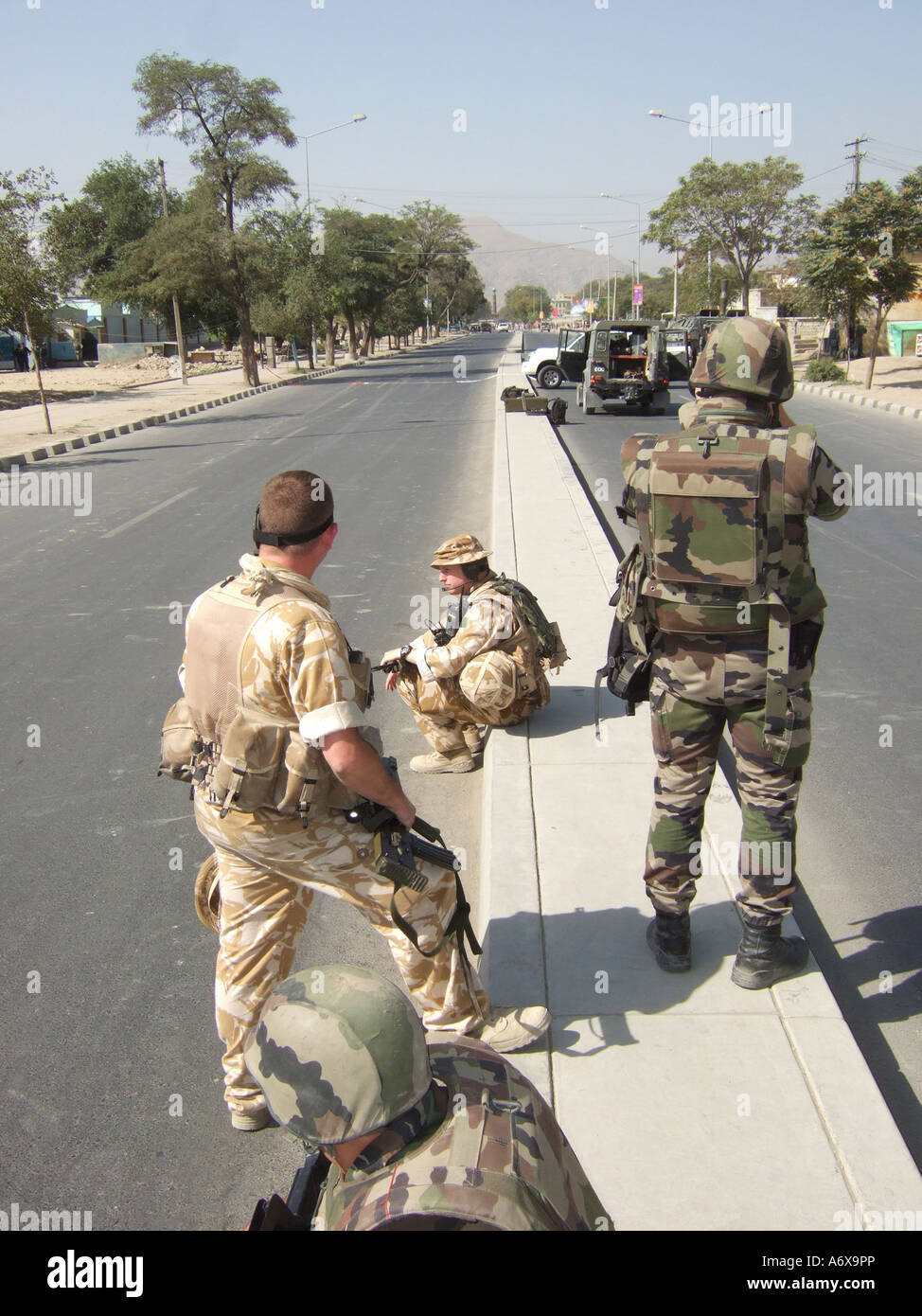 British army cordon hi-res stock photography and images - Alamy