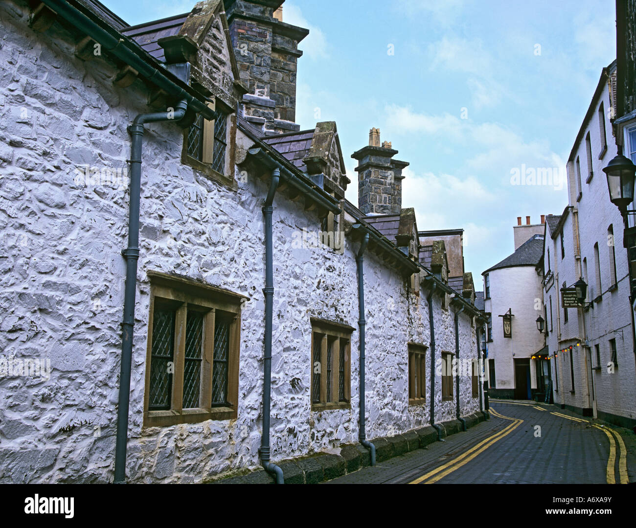 Welsh stone built solid terrace houses hi-res stock photography and ...