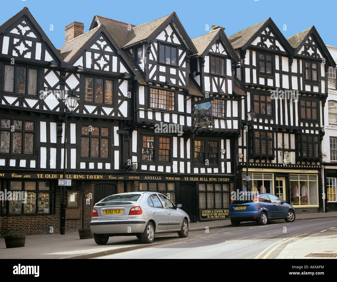 Ludlow ye olde bull ring tavern hi-res stock photography and images - Alamy